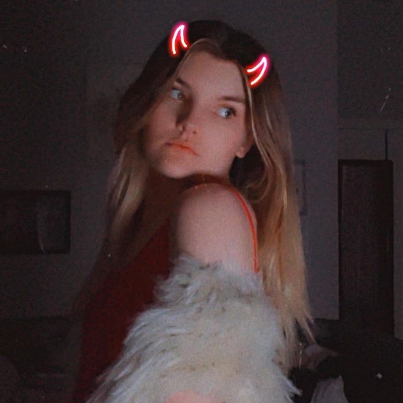 Emily Anne (@emilyannetv) | Snapchat Stories, Spotlight & Lenses