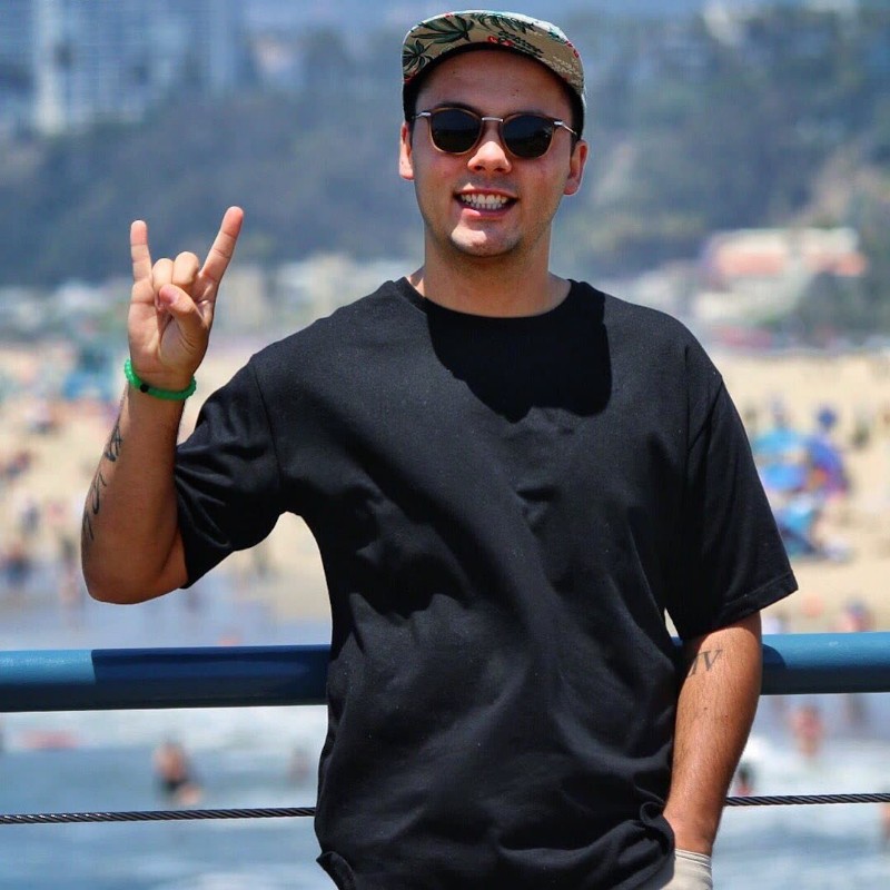 Accidentally Proposing to a Stranger 💍 😂 - Angrypicnic Parodies in ...