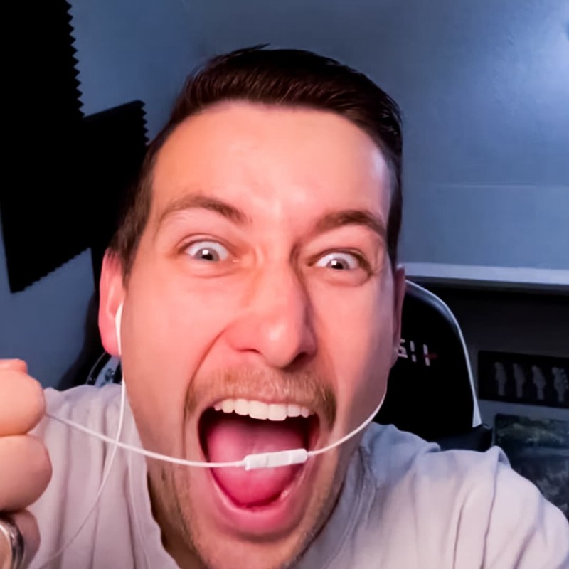 Is He Brushing A Crab?! - itsmenicksmithy | Snapchat