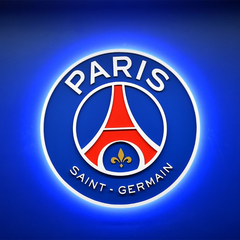 What is he doing 😅 - This is Paris | Snapchat