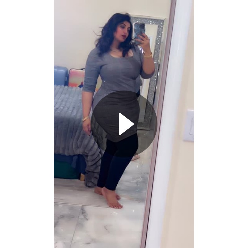 Sara Fatima's Stylish Outfit Reveal & Mirror Selfie | Video by Sara ...