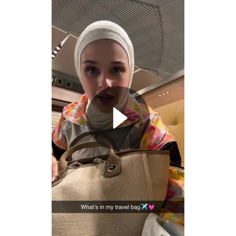 What’s in my travel bag ️💓 | Spotlight on Snapchat