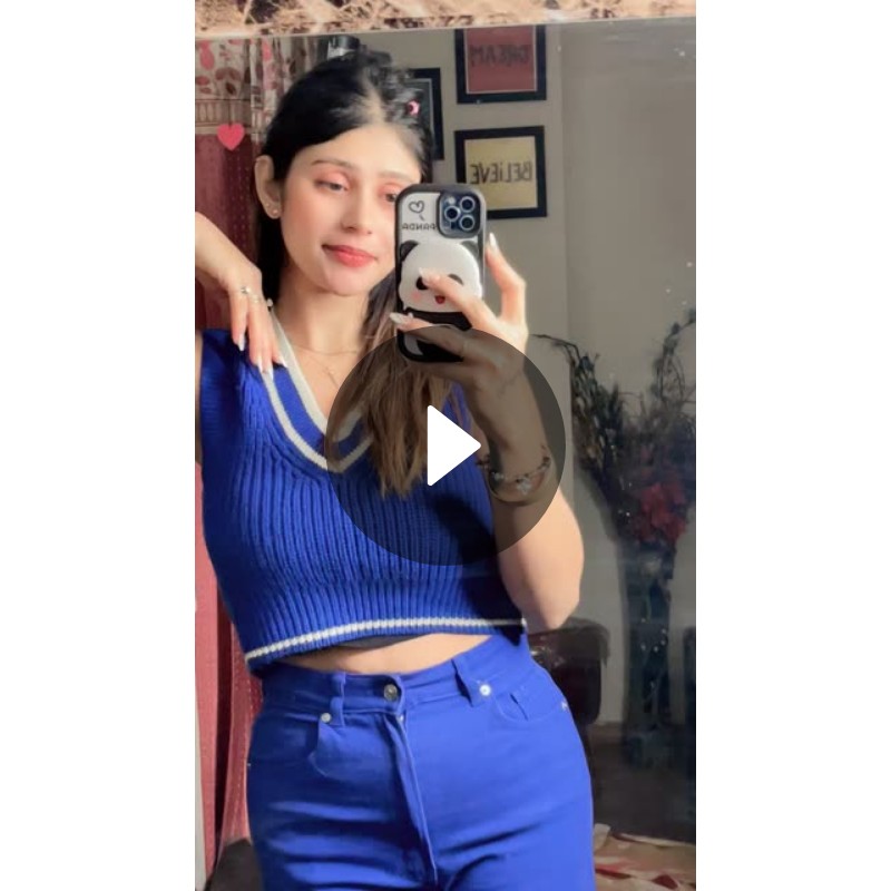 Selfie with a cute girl in fashionable wear. | smriti rajput 🦋 ...