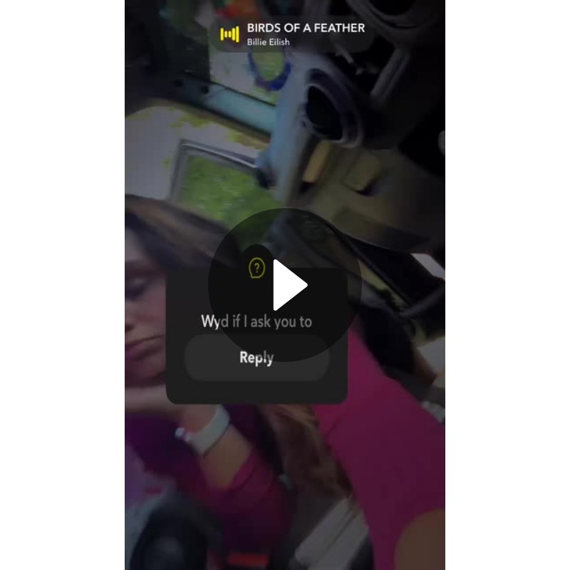 @hi727378) | Selfies with birds and friends in a fun setting. | Spotlight