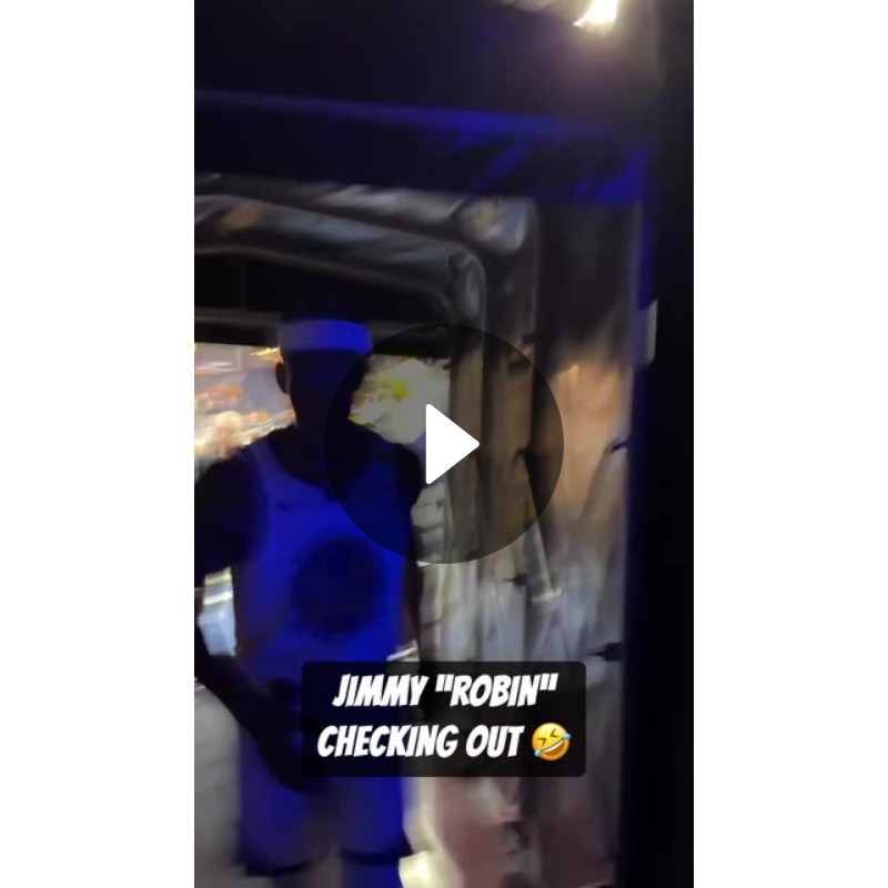 JIMMY “ROBIN” CHECKING OUT 🤣 | Spotlight on Snapchat