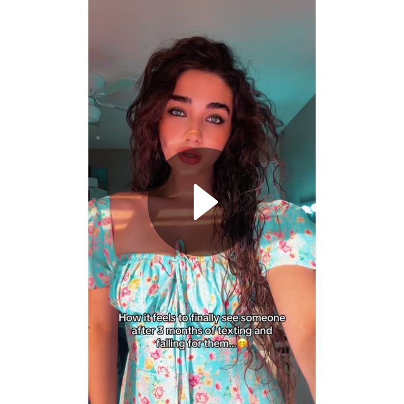 Lala Sadii (@lala_sadii) | Emotional reunion with a girlfriend. | Spotlight