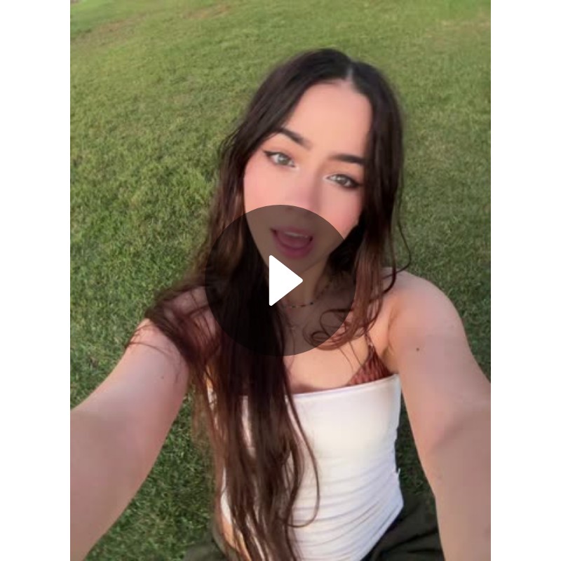Zoey! Shows Off Her Look on the Grass | Casual Outfit & Natural Beauty ...