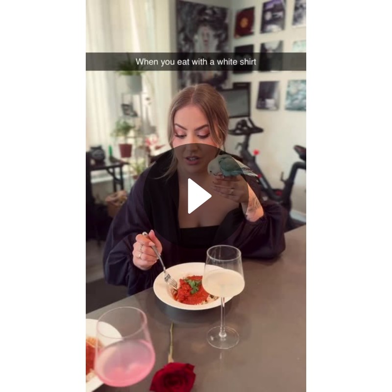 When you eat with a white shirt | Spotlight on Snapchat