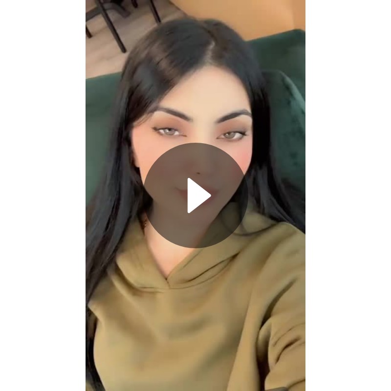 Nadia Nayaab Shares Her Makeup Routine & Fashion Tips | Video by Nadia ...