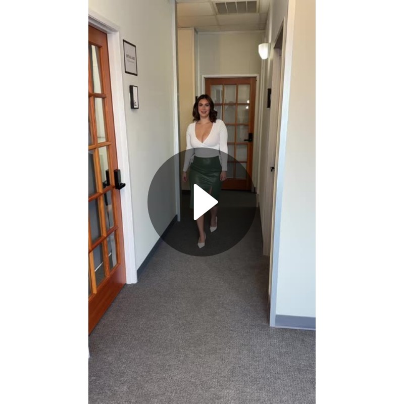Kelly Monroe's Chic Office Look: Stylish Outfit & Confident Walk ...