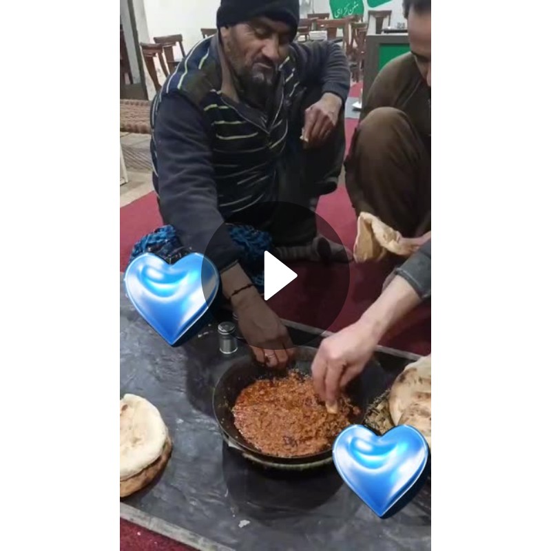 Authentic Middle Eastern Food Experience: How to Eat Manakish Like a ...