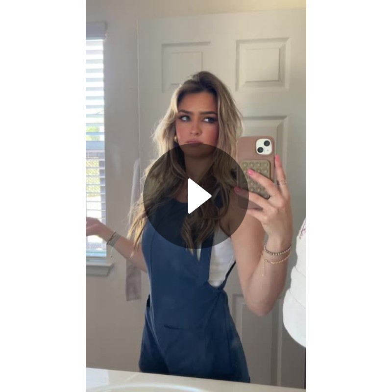 Whitney💛 Shows Off Her Casual Style & Perfect Hair in This Mirror ...