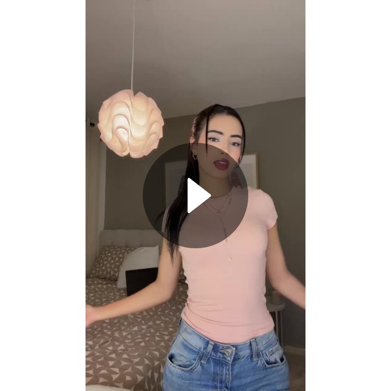 Hayaam Al-Sabili's Stylish Outfit & Confident Pose | Fashion & Beauty ...