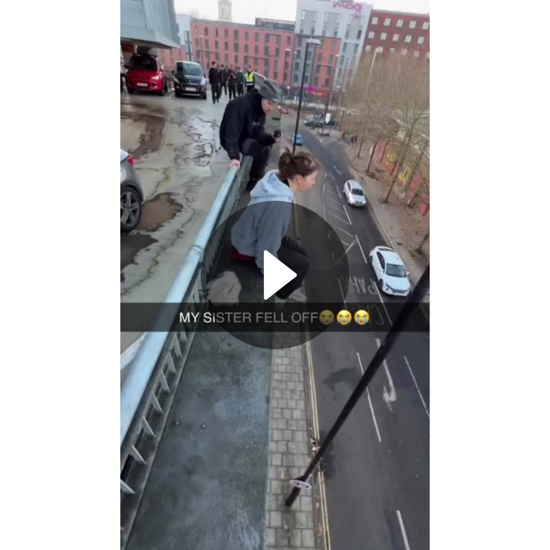 MY SISTER FELL OFF😭😭😭 | Spotlight on Snapchat