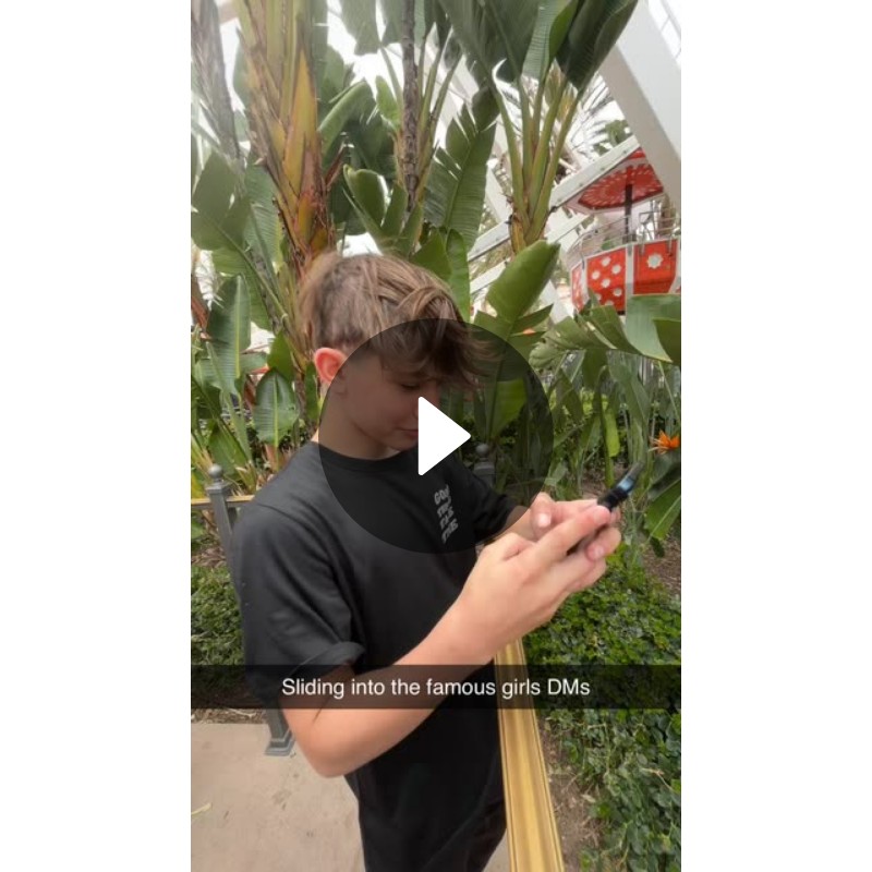 Sliding into the famous girls DMs | Spotlight on Snapchat