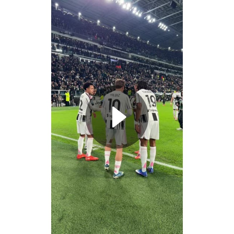 Juventus Players Celebrate Victory on the Pitch | Video by Juventus ...