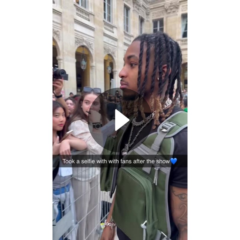 Took a selfie with with fans after the show💙 | Spotlight on Snapchat