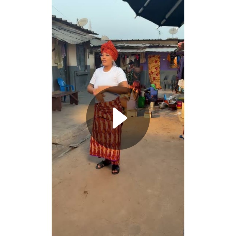 Female rapper performing in ethnic wear with dancers. | Carina Style ...