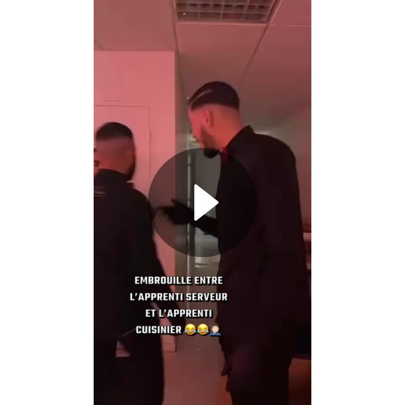 EMBROUILLE ENTRE L’APPRENTI SERVEUR ET L’APPRENTI CUISINIER 😂😂🤦🏻‍♂️ ...