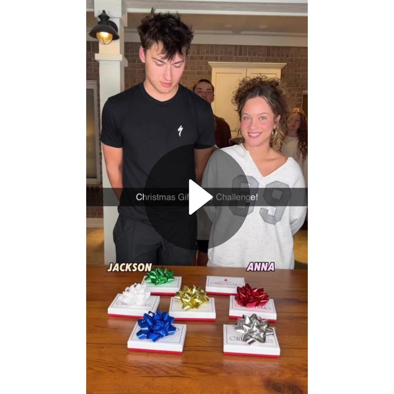 Christmas Gift Grab Challenge! | Spotlight on Snapchat