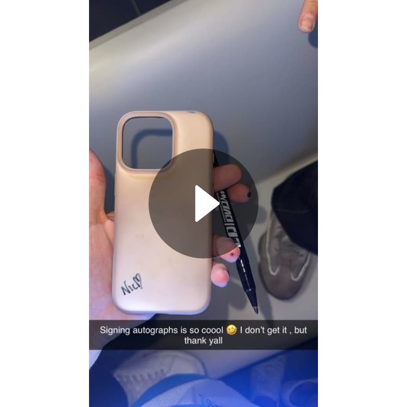Signing autographs is so coool 🤣 I don’t get it , but thank yall | Spotlight on Snapchat