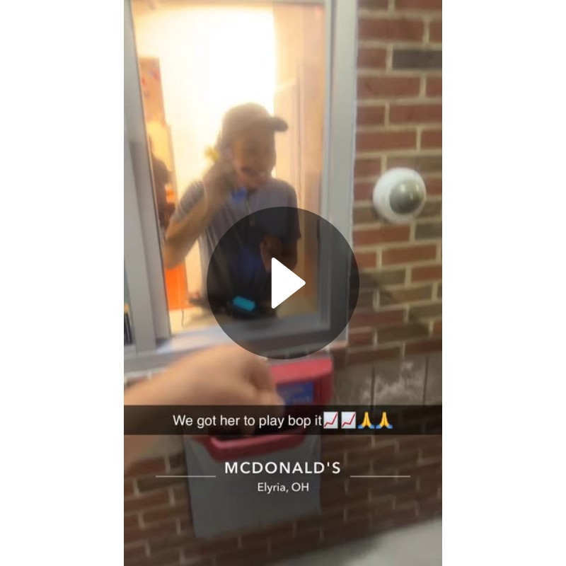 We got her to play bop it📈📈🙏🙏 | Spotlight on Snapchat