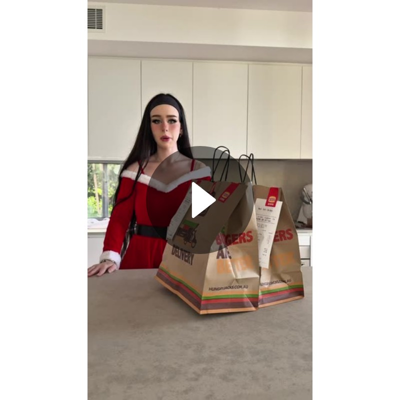 Posted 12/13/2025 | Lara Rose (@lara.roseb) | Spotlight