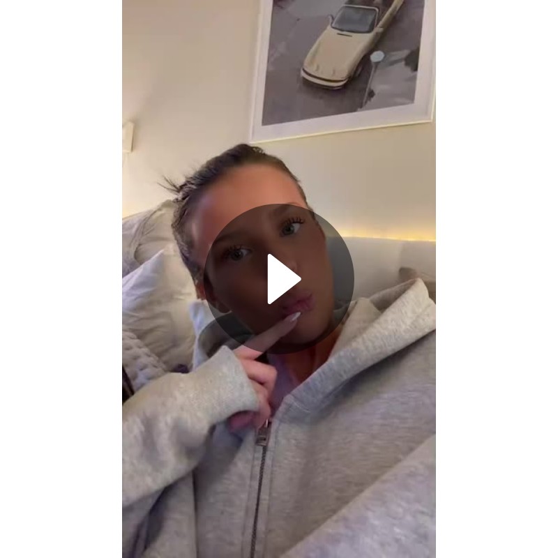 Hedvig Sjödin Shares Candid Moment with Friend in Cozy Living Room ...