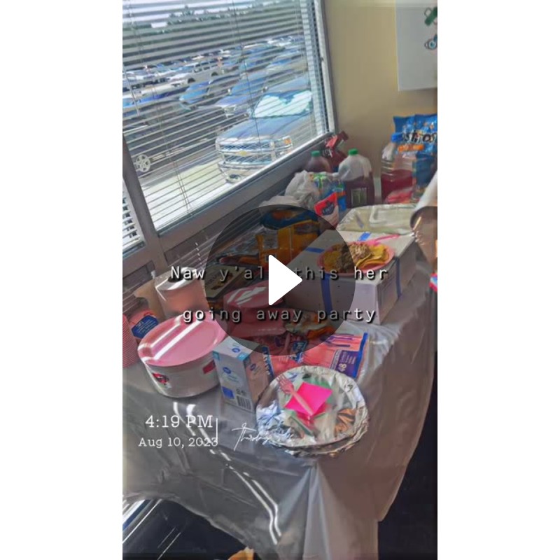 Naw y’all this her going away party | Spotlight on Snapchat