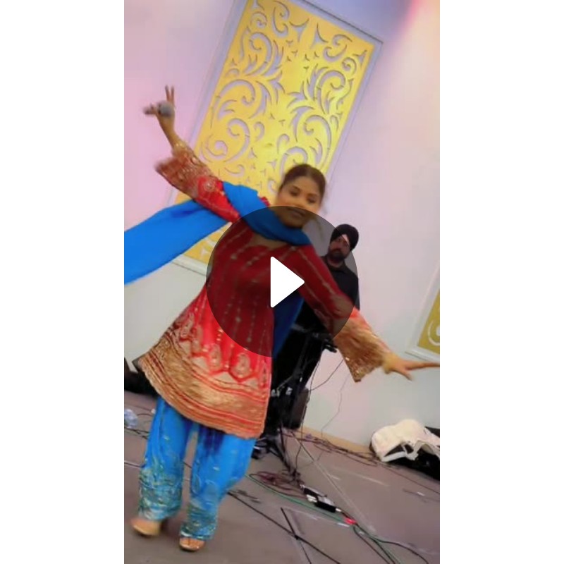 Female rapper performing in ethnic wear. | Jasmeen Akhtar ...