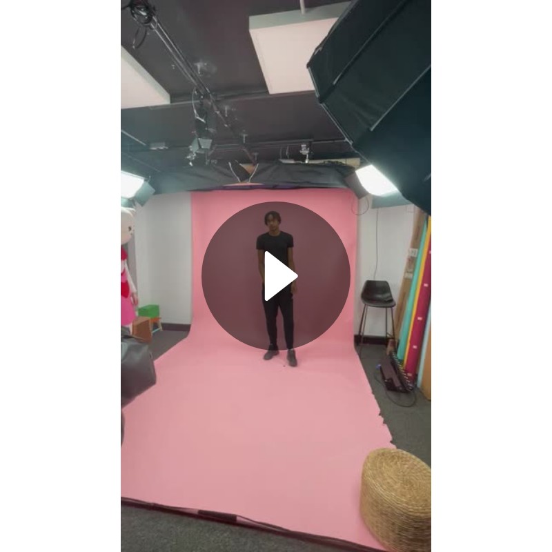DAYONU Dances with Hello Kitty in a Studio Setup | DAVIDSON💫 (@dayonu ...