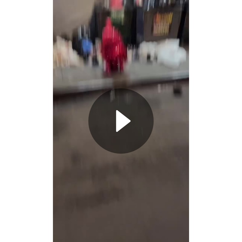 Haley Kalil (@haleyybaylee) | Photographer approaches woman in costume ...